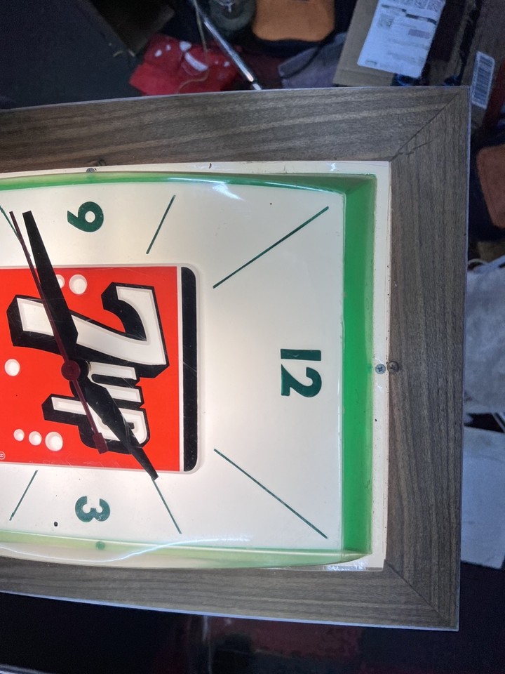 Beautiful Vintage 1967 7up Soda Pop Store lighted clock Sign 20" x 14.5 ...