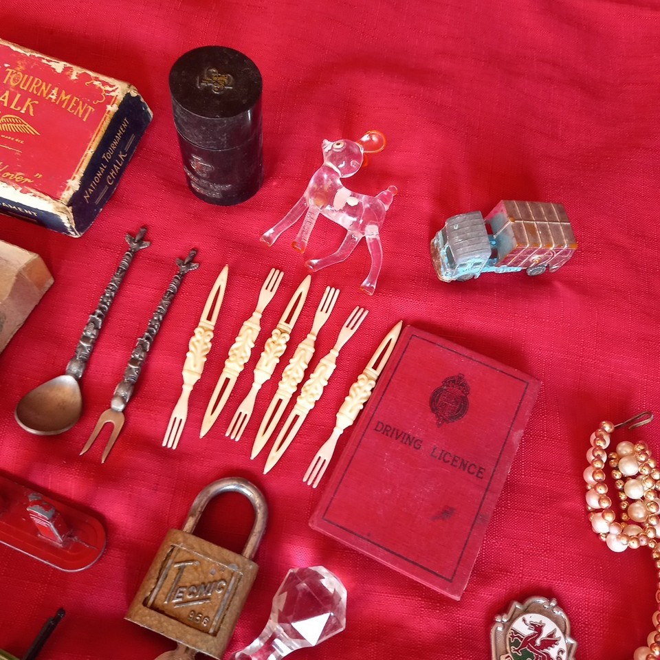 HIGHLY COLLECTABLE, JOB LOT OF ANTIQUE & VINTAGE COLLECTABLES & CURIOS ...