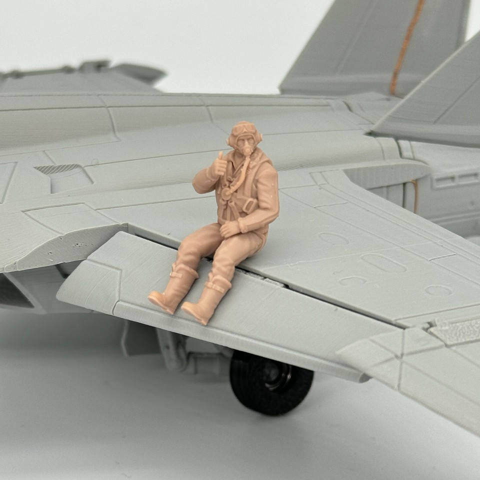 1/48 1/72 Scale Resin Model WW2 UK Spitfire pilot tabletop Unpainted ...