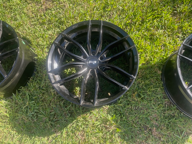Niche M209 Vosso Gloss Black 4 Wheels combined: 22x9.5, 6x139.7/6x5.5 ...