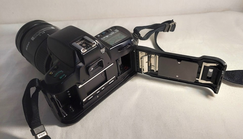 Nikon N70 35mm SLR Film Camera w/ Nikon Nikkor 28-85mm F3.5-4.5 Lens ...