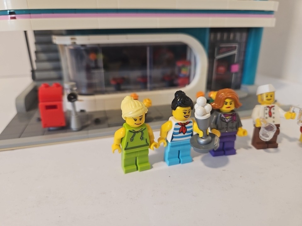 LEGO Creator Expert 10260 Downtown Diner Modular Building 97% COMPLETE ...