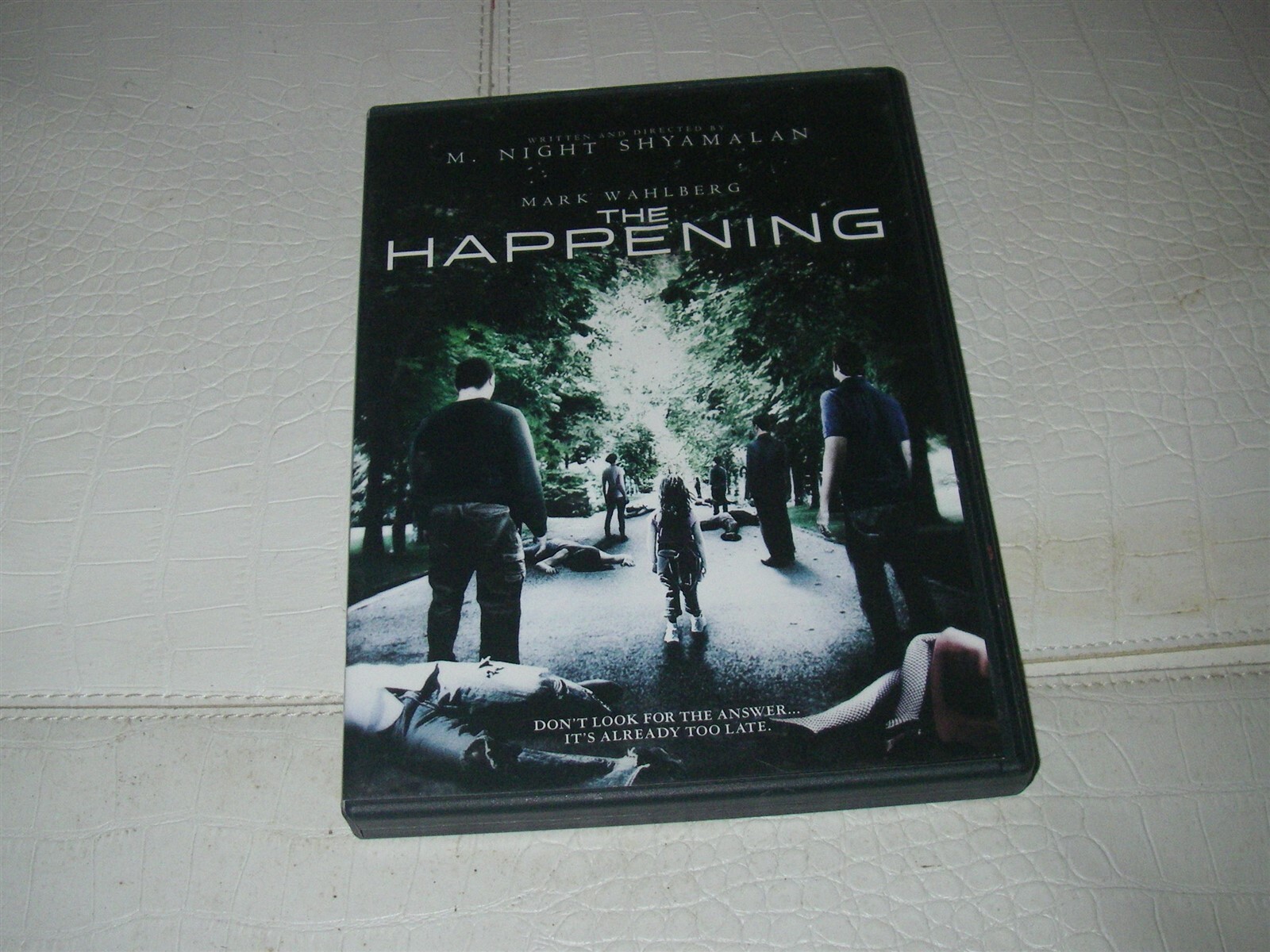 THE HAPPENING DVD MOVIE B2371 | eBay
