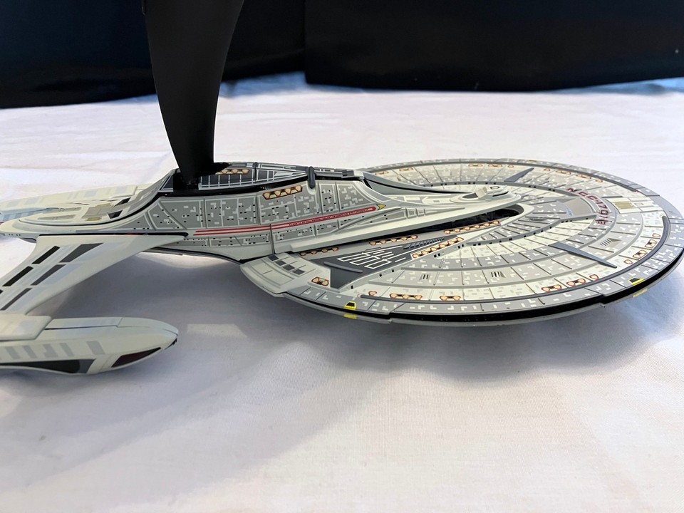 Art Asylum Star Trek Starship Legends NCC-1701-E STARSHIP Enterprise ...