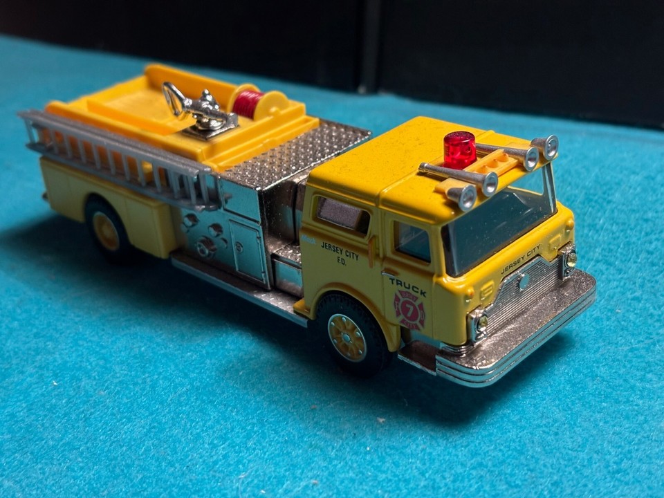 Rare, discontinued, 1/50 scale Corgi yellow Mack CF 600 pumper truck ...