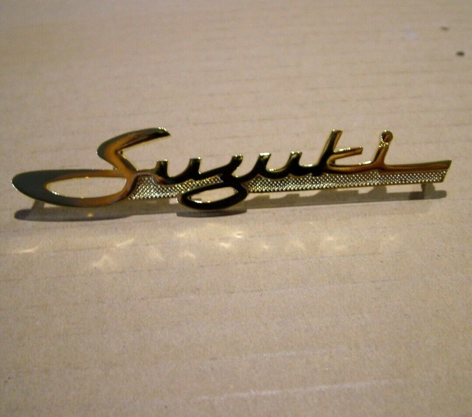 SUZUKI Side Cover Script Badge fr K10 K11 M12 S32 T10 1960 New Metal ...
