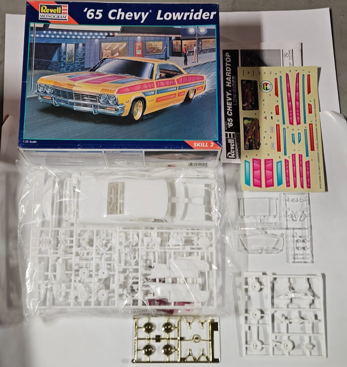 1:25 Scale Revell Monogram Model Car Kit 85-2515 '65 Chevy Lowrider ...