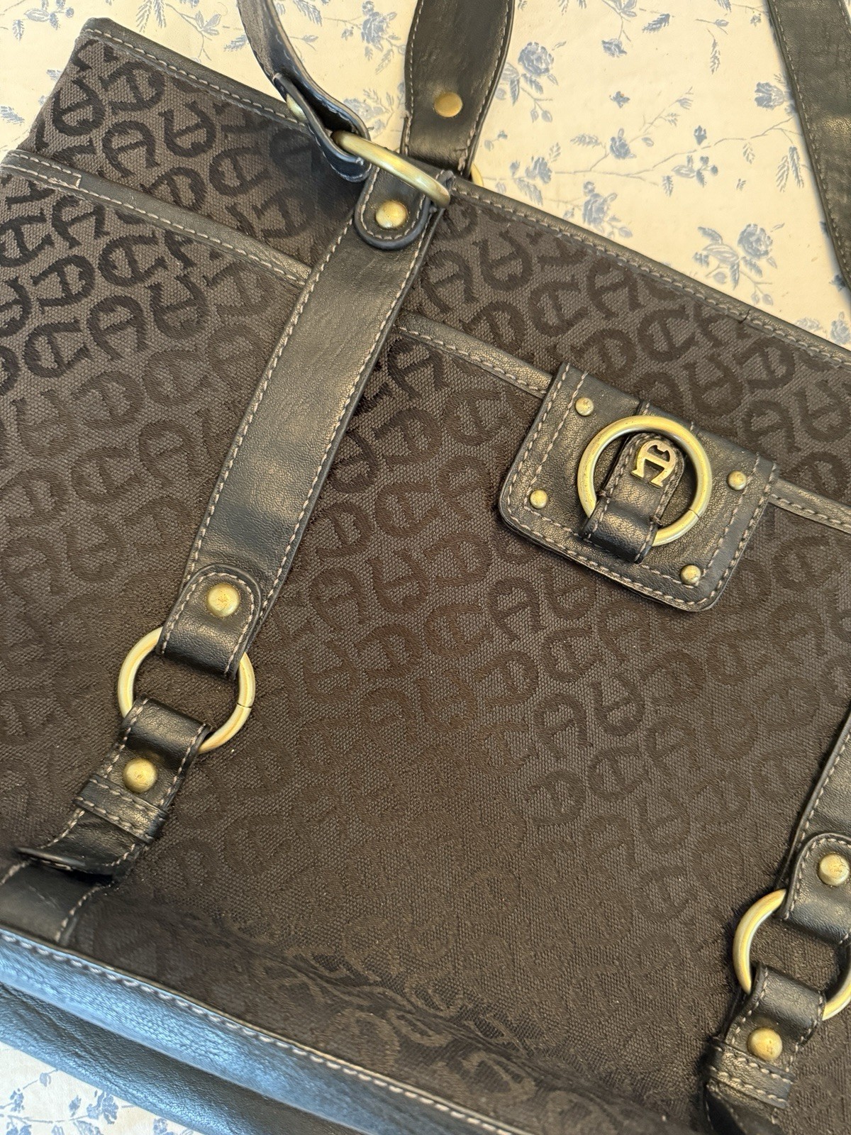 Vintage 80’s/90’s Aigner Signature Fabric and Leather Shoulder Bag ...