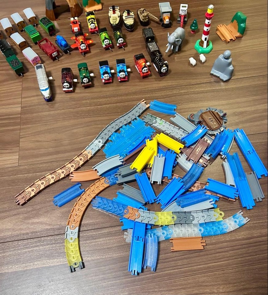 Takara Tomy Capsule Plarail Thomas Gacha Set LED Cars Tracks with Lamps ...