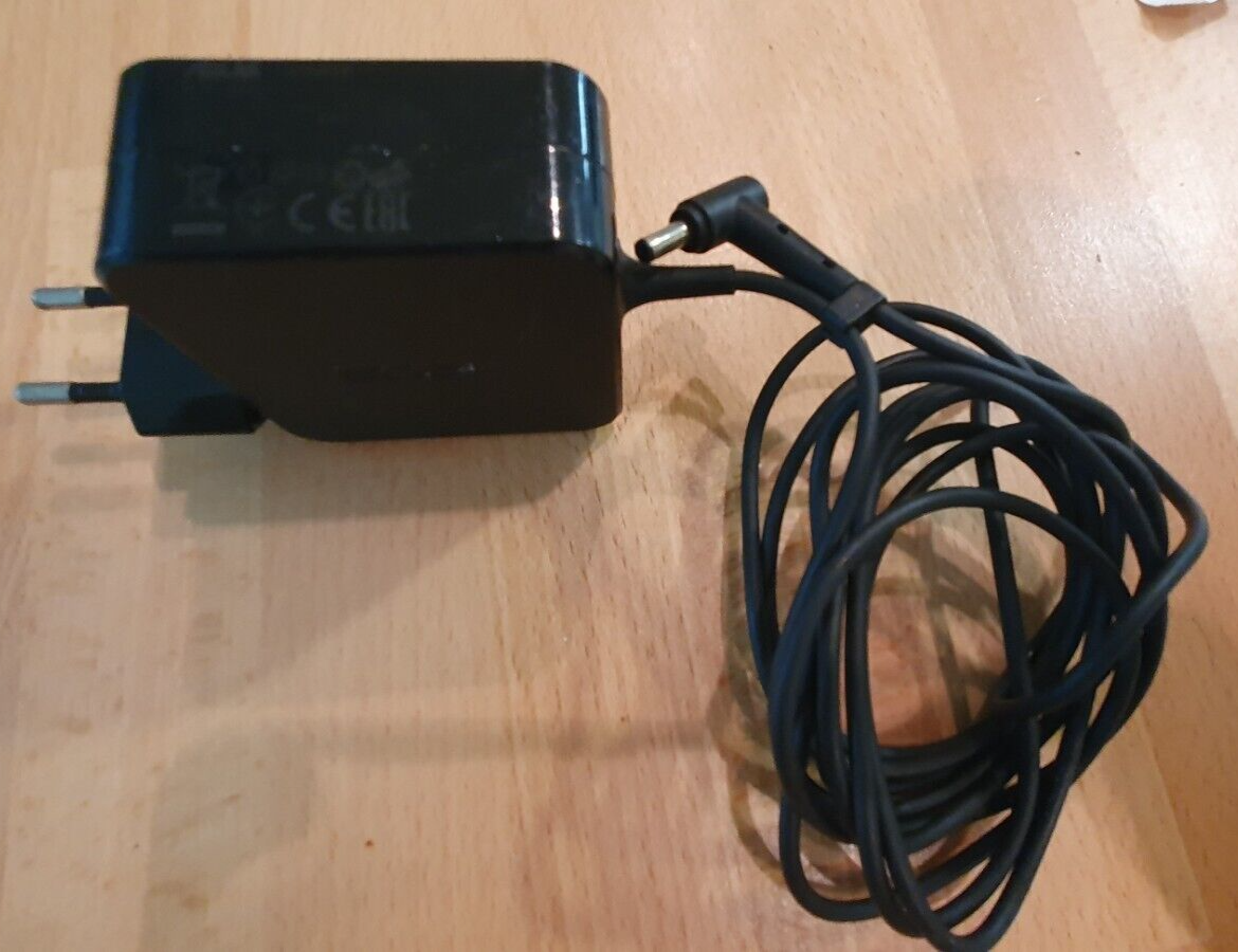 Original ASUS AD883020 010H-3LF 19V 45W AC Power Adapter 4 mm x 1,35 MM ...