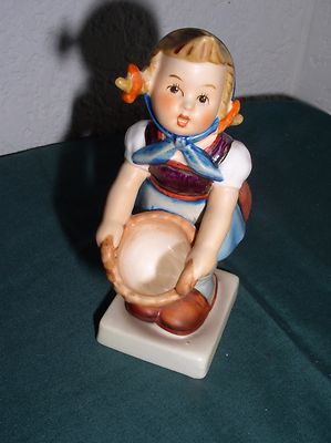 HUMMEL FIGURINE 73 "LITTLE HELPER" TMK 6, 4", N/B | eBay