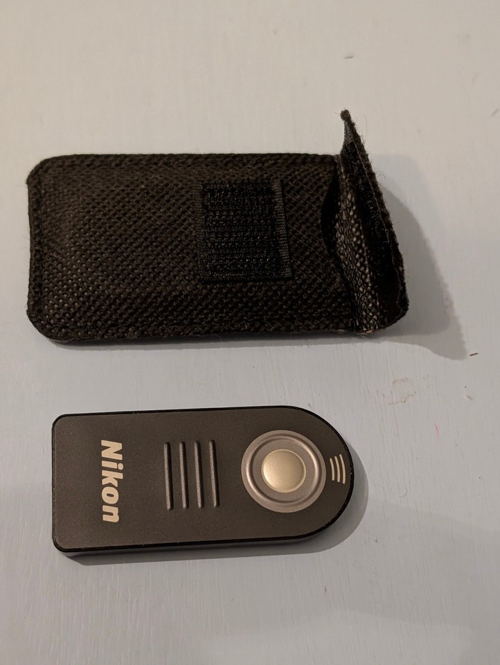 Nikon ML-L3 Infrared Remote Control - Fits D90, D5200, D3200, D600 Etc ...