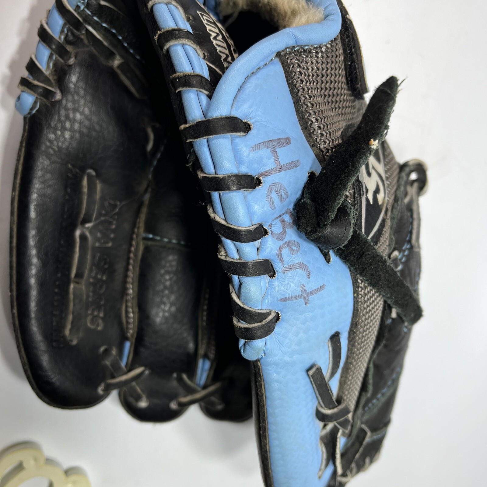 Louisville Slugger - Baseball Glove DVBD6A1050 Blue Gray RHT Diva ...