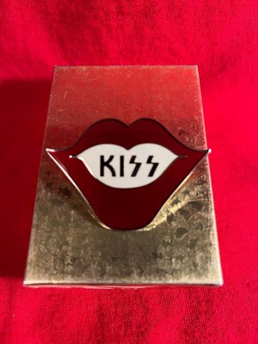 KISS LIPS PIN !! | eBay