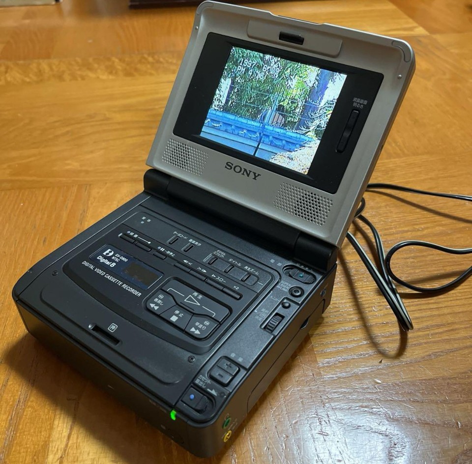 Sony GV-D800 8mm Video Recorder Player Hi8 Digital8 Near MINT Perfect ...
