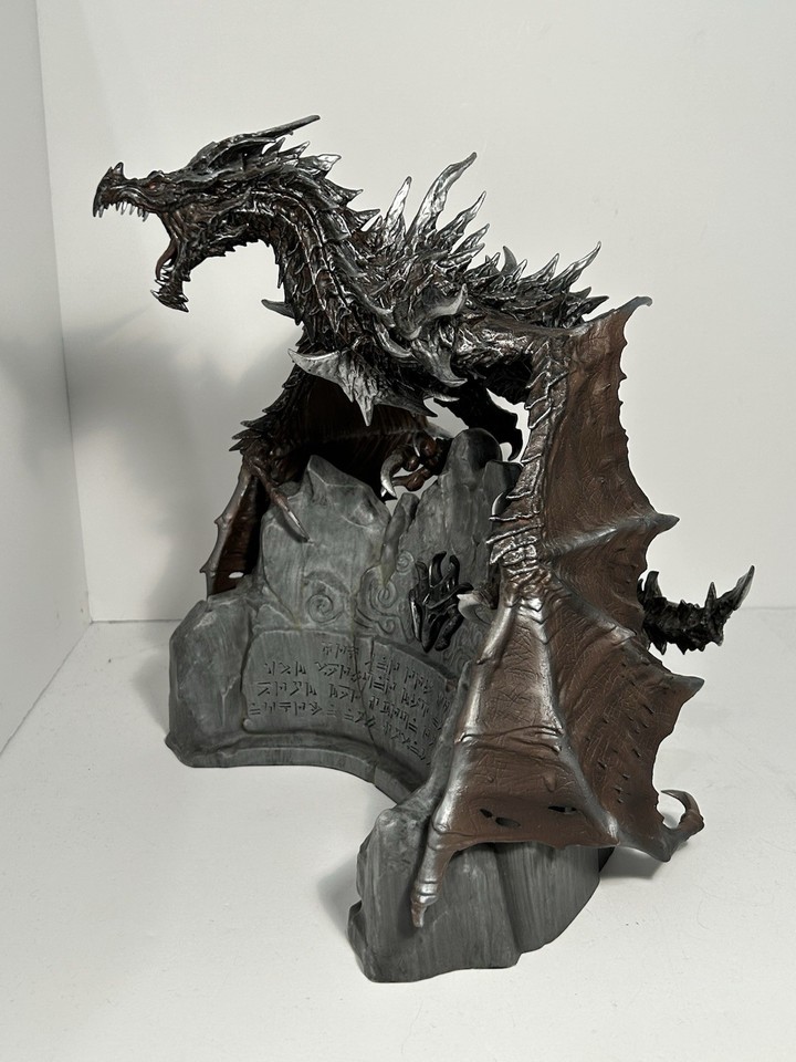 The Elder Scrolls V: Skyrim Alduin Statue with Dragonborn and Daedric ...