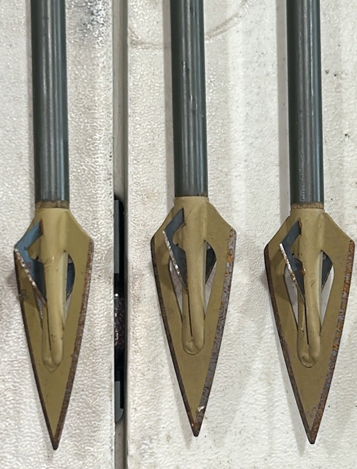 Vintage LOT OF 21 Old Archery Arrows Broadheads Bear Hilbre ? For ...