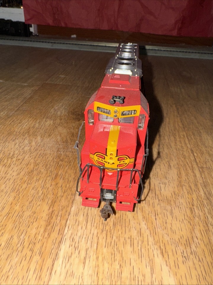 Athearn HO Santa Fe SDP40 Powered Locomotive #363 | eBay