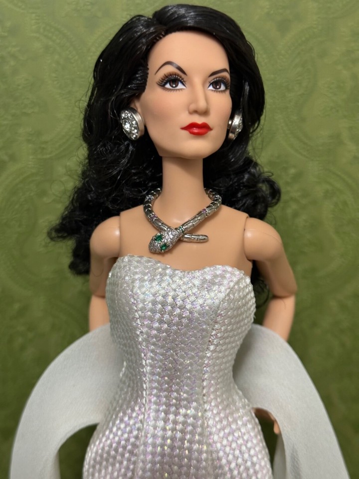 💎BARBIE MARIA FELIX DOLL SIGNATURE IN BEIGE DRESS AND SNAKE JEWELRY ...