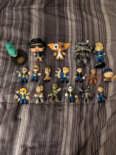 Fallout T-51 and Vault Boy (Classic) Mini Figure Set (Build-a-Figure ...