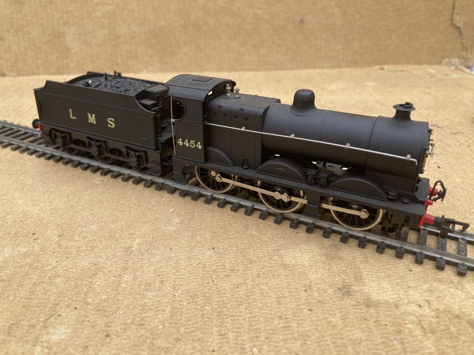 (70) Airfix Railways Fowler 4F Locomotive in LMS livery - runs well ...