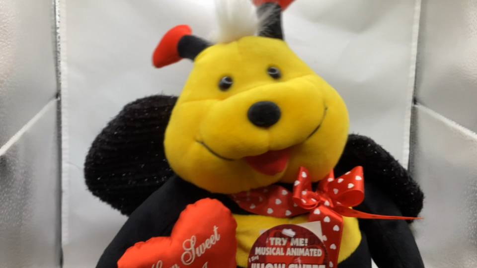 Dan Dee MTY International Animated Bumble Bee Sings "How Sweet It Is ...