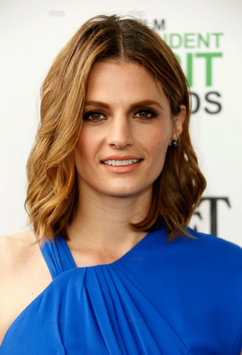 Stana Katic Medium Hair