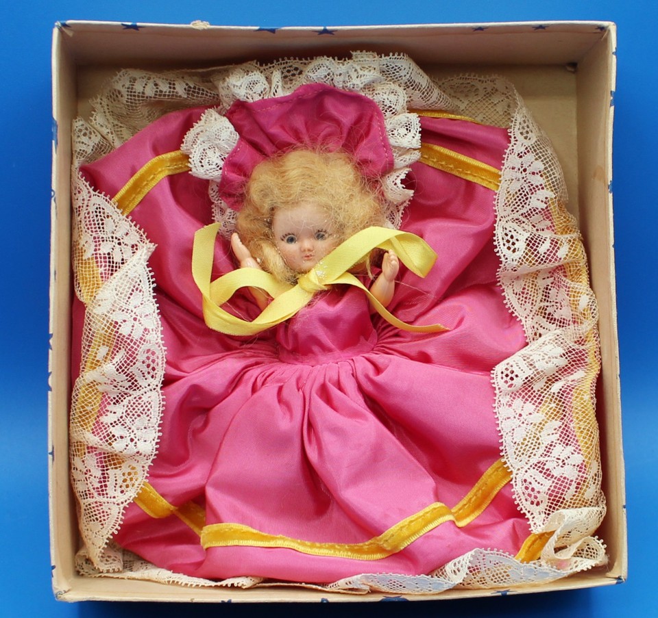 VINTAGE HARD PLASTIC DOLLS 5pc LOT INCL HOLLYWOOD BROADWAY LOVELY WITH ...