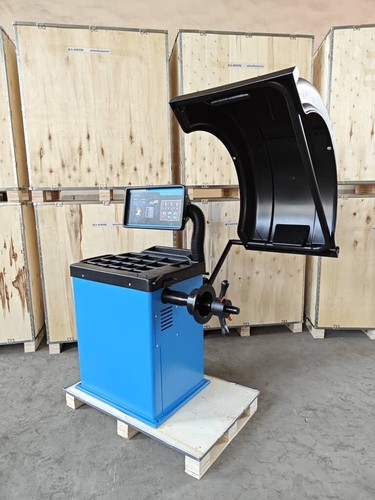 COMPUTERISED WHEEL BALANCER MACHINE MOTOR OPERATED UP TO 24 INCH RIM ...