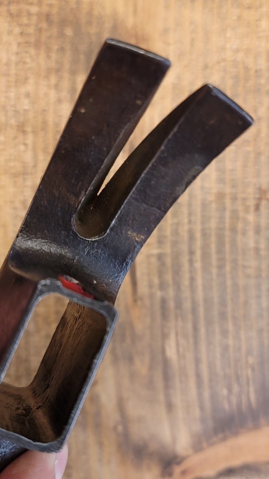 Vintage Stanley Curved Claw Hammer w/ Nail Holding Slot Round Neck ...