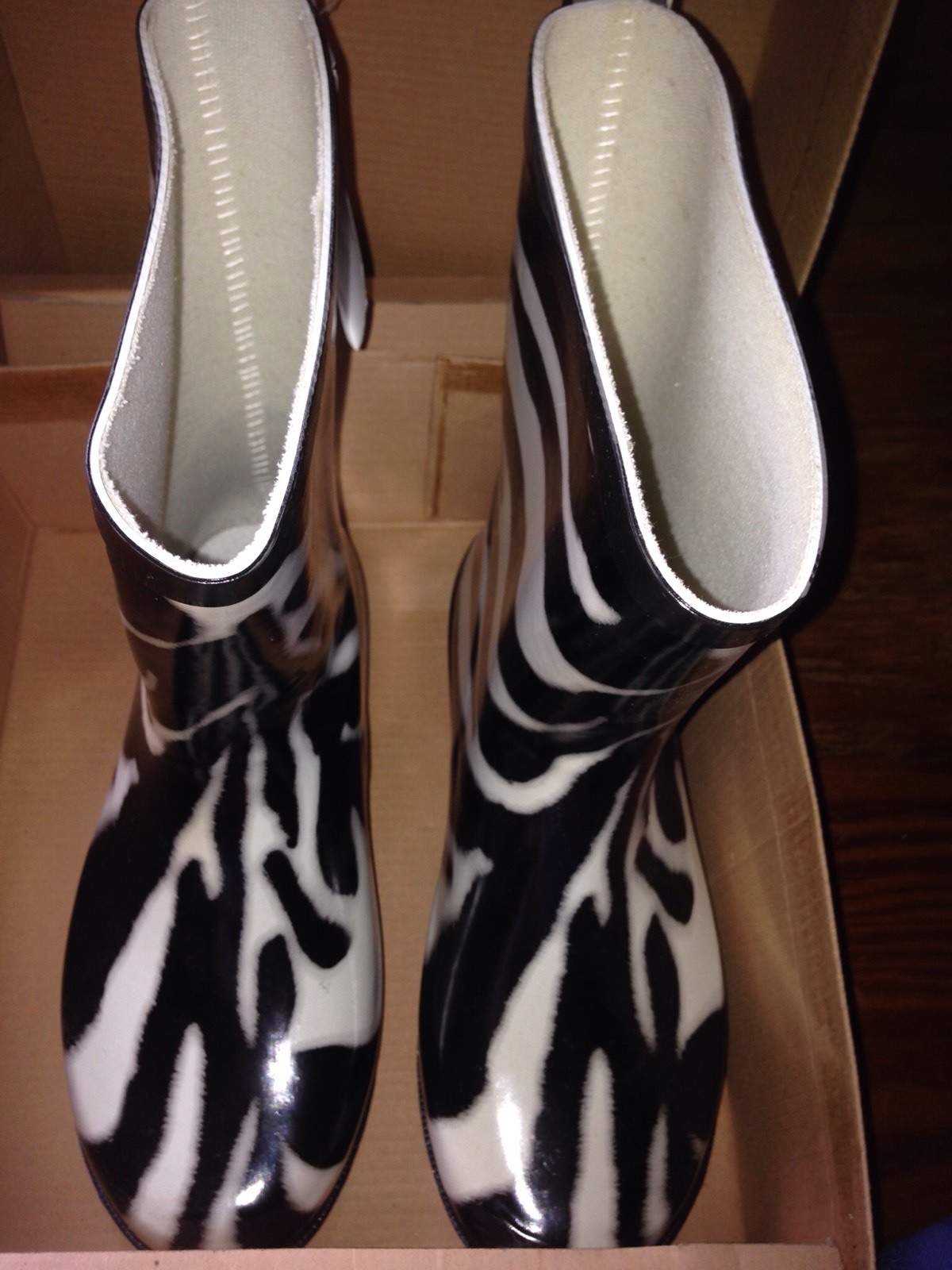 New Zebra Waterproof Rubber Boots Size 3 Poop Round Toe Knit Lining ...