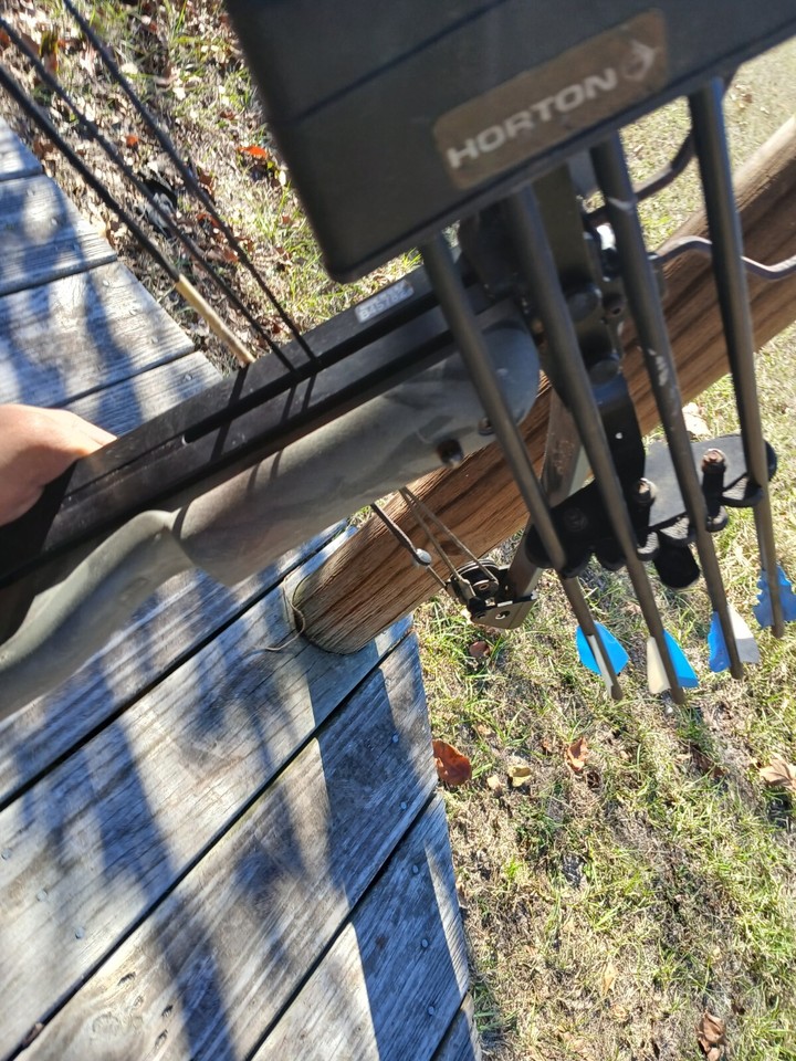 Horton Hunter crossbow 150 lb With Quiver, Arrows, And Muzzy Broadheads ...