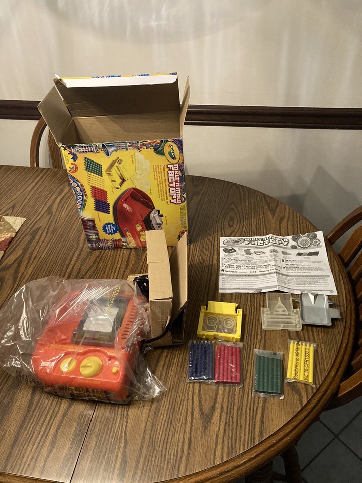 Crayola Melt 'N Mold Factory 24 Crayon Maker Custom Crayons Rings ...