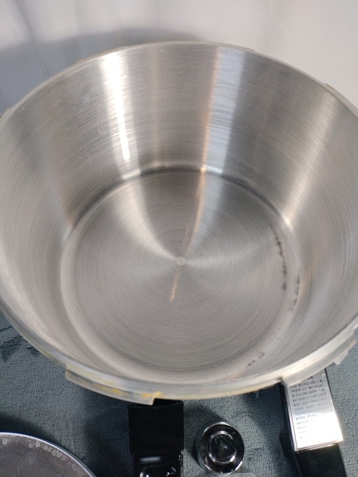 Vintage Presto 01/PCC6 Cast Aluminum. 6qt Pressure Cooker. See ...