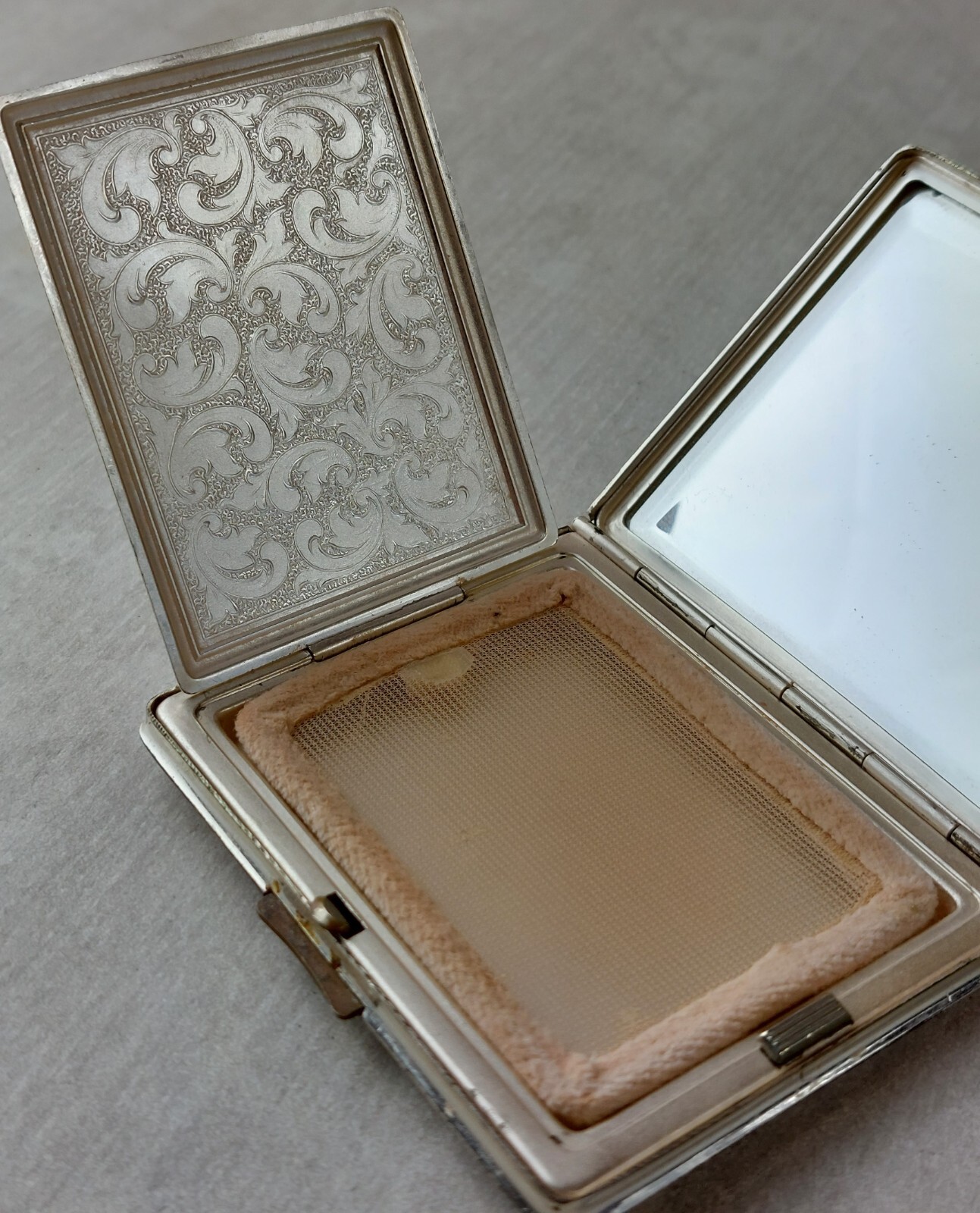 Ancien poudrier, en métal argenté, vintage | eBay