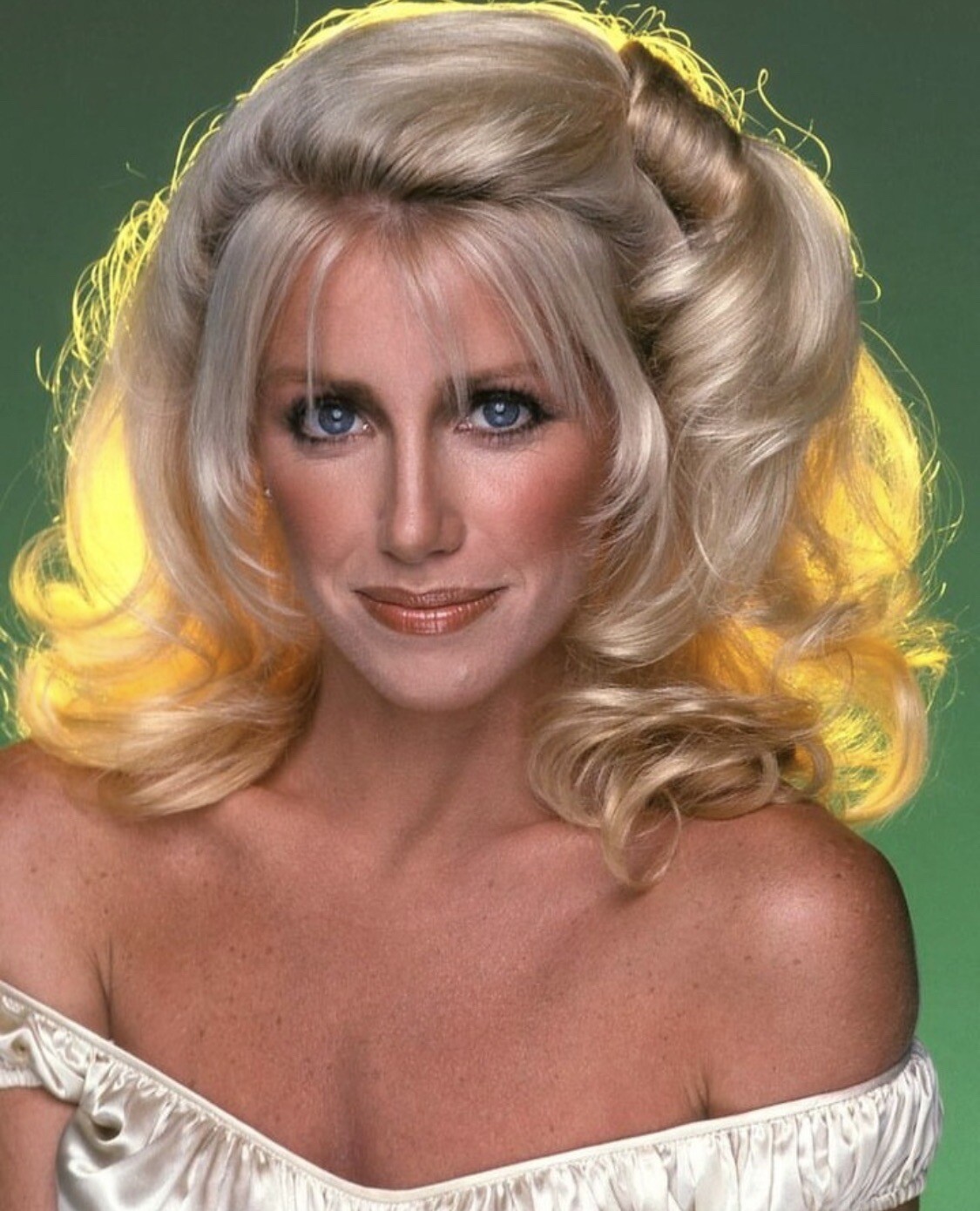 SUZANNE SOMERS – BEAUTIFUL HEADSHOT !! - Bloomble