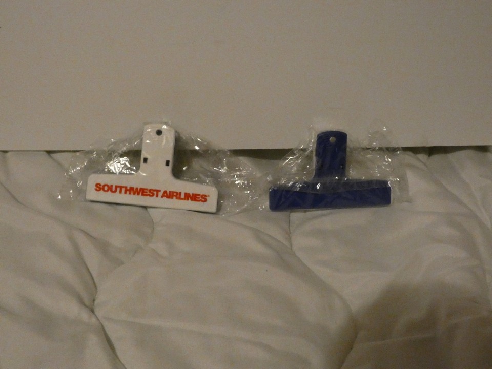 SOUTHWEST AIRLINES LOT OF 2 CHIP CLIPS / BAG CLIPS NIP | eBay