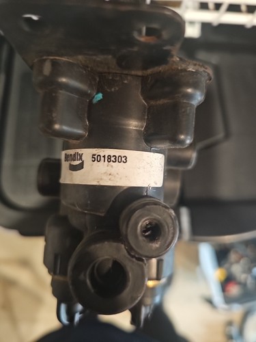Freightliner Air Brake Valve Mv3 Bendix 5018303 Semi Truck for sale ...