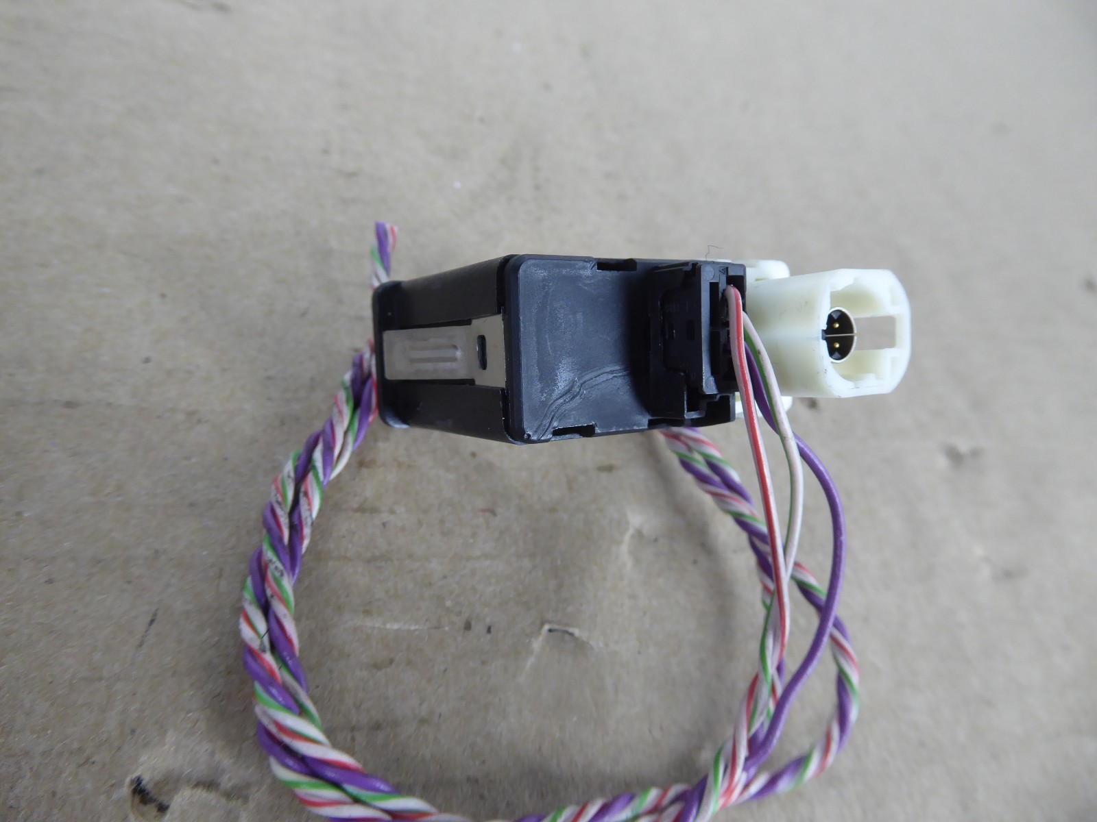 BMW F01 F02 F10 F12 F25 F26 AUX USB Input Socket Audio OEM 84109237653 ...