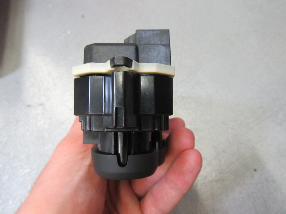 GM Genuine 20835553 Drivers Power Window Switch - REQUIRES PROGRAMMING ...