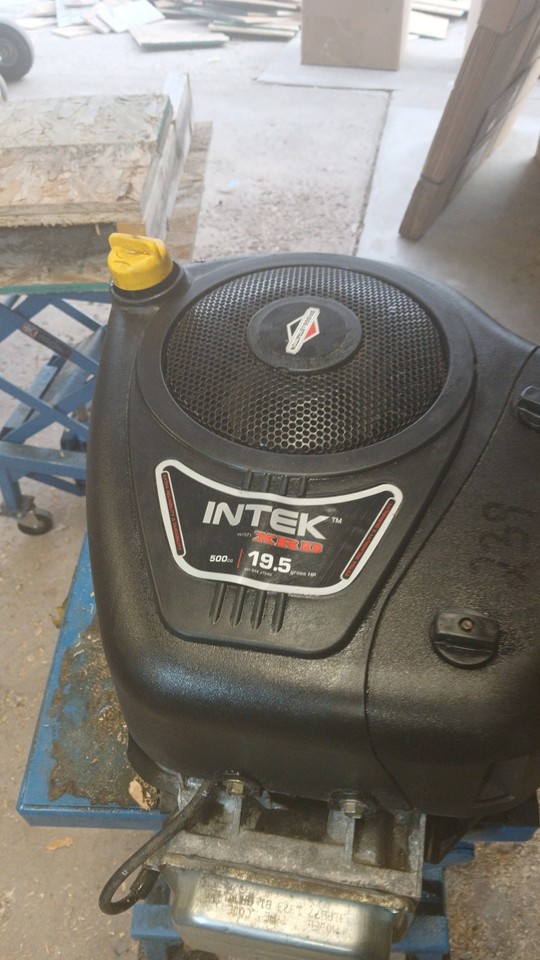 19.5HP Briggs & Stratton Intek Vertical Shaft Engine 31P677 1373 B1 | eBay