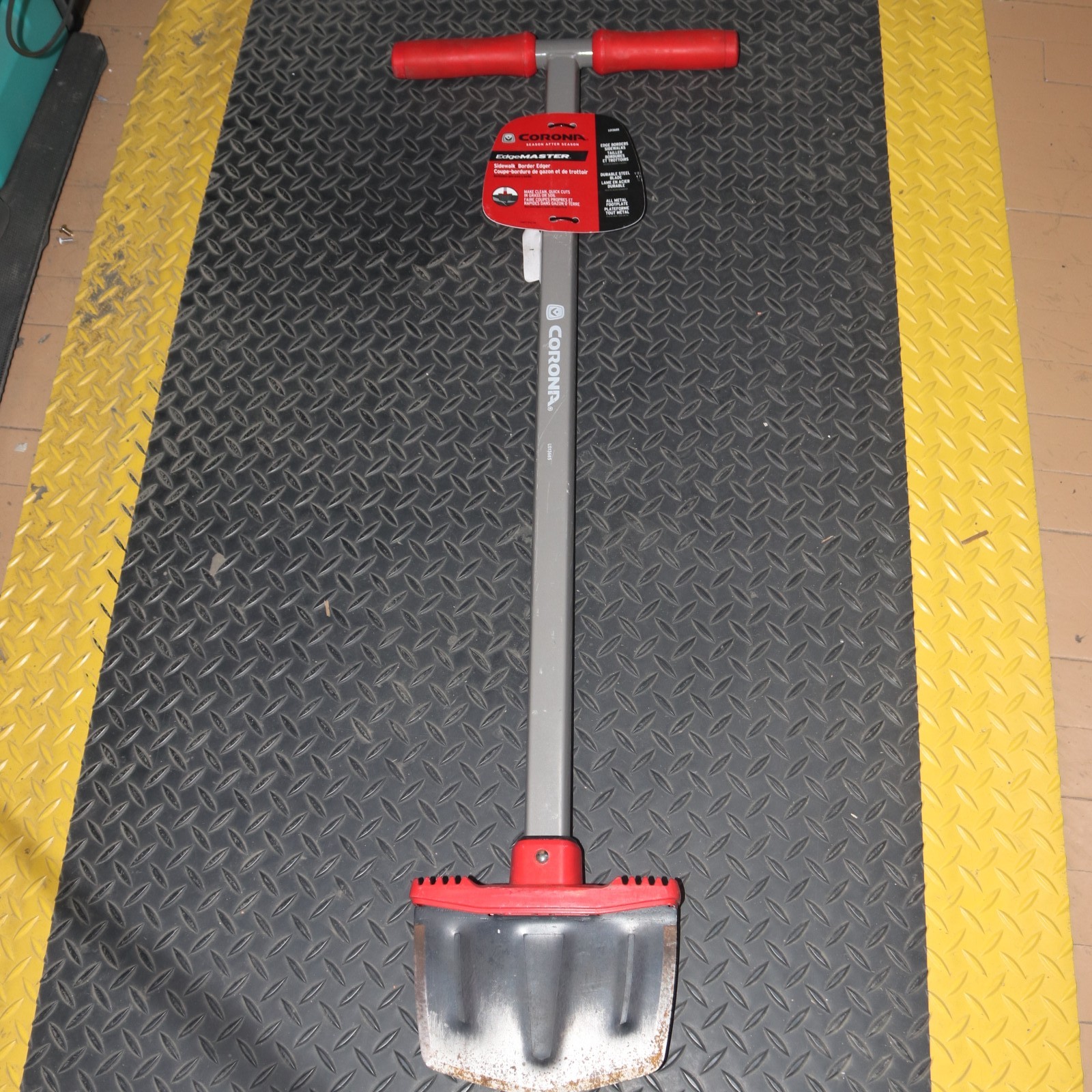 Corona Max EdgeMASTER Garden Edger with Red Comfort Grip Lawn Steel 27 ...