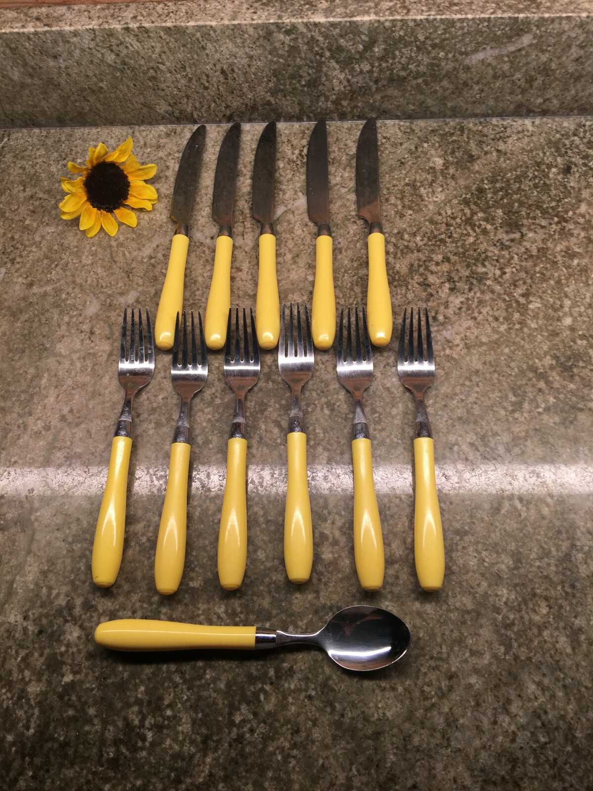 Set of 12 Hampton Silversmiths YELLOW Plastic Handle Stainless Steel ...