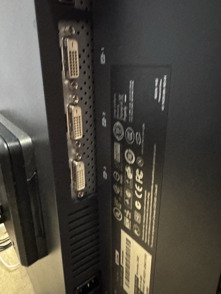 30" LCD Monitor HP L3065; 60Hz 2560x1600; Wall-Mountable with Stand | eBay