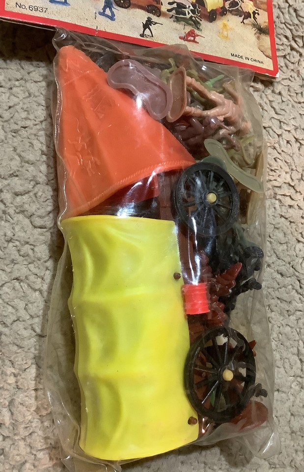 VINTAGE WESTERN HERO PLASTIC TOY SET NEW OLD STOCK NEVER OPENED ...