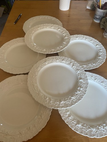 WEDGWOOD QUEENSWARE CREAM ON CREAM SHELL EDGE SEVEN DINNER PLATES | eBay