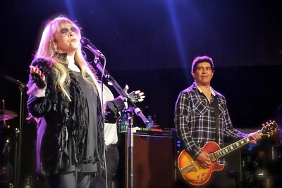 Stevie Nicks And Pat Smear Giving A Concert 8x10 Picture Celebrity ...