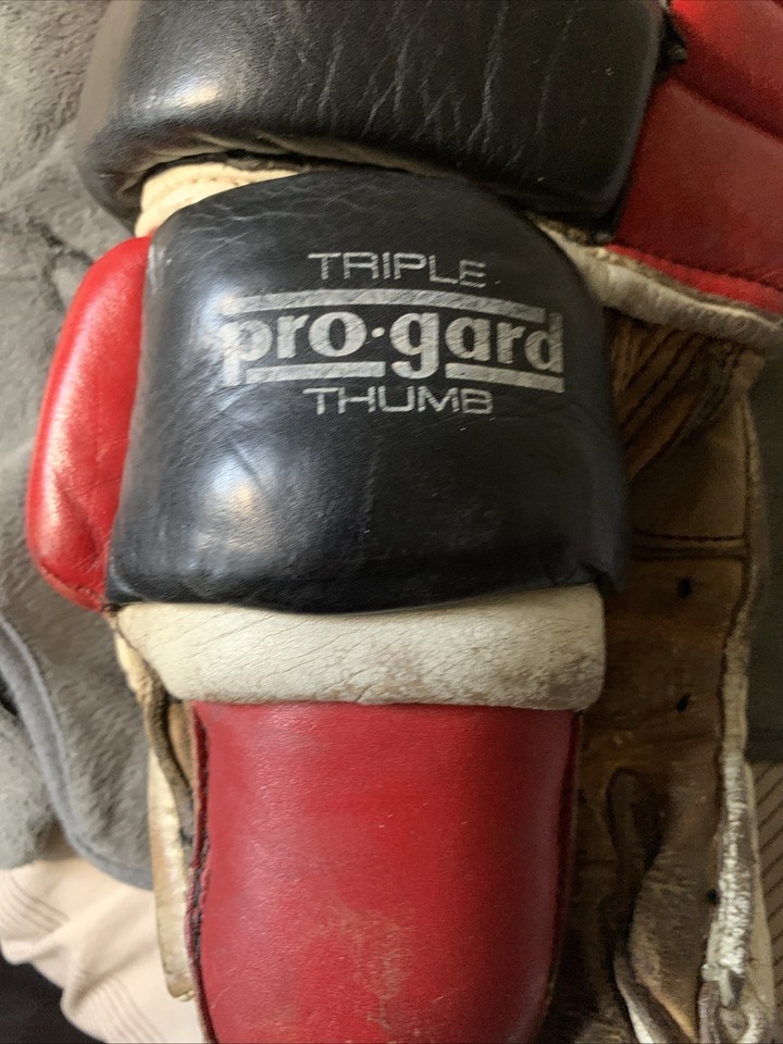 CCM Blackhawks Model 501105 - Vintage NHL all Leather Professional ...