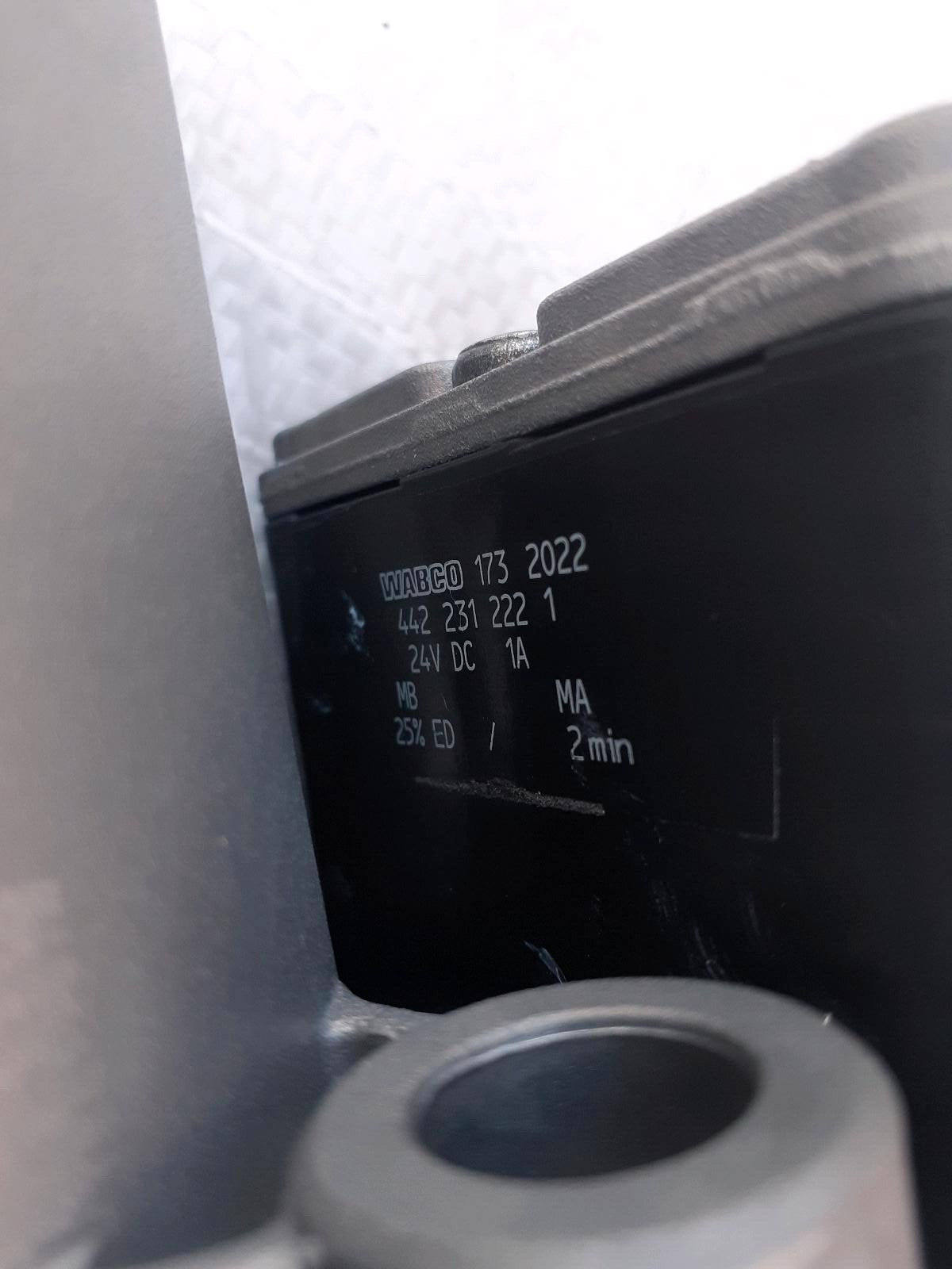 Servolenkung Arbeitszylinder WABCO 4213500720 -NEU | eBay