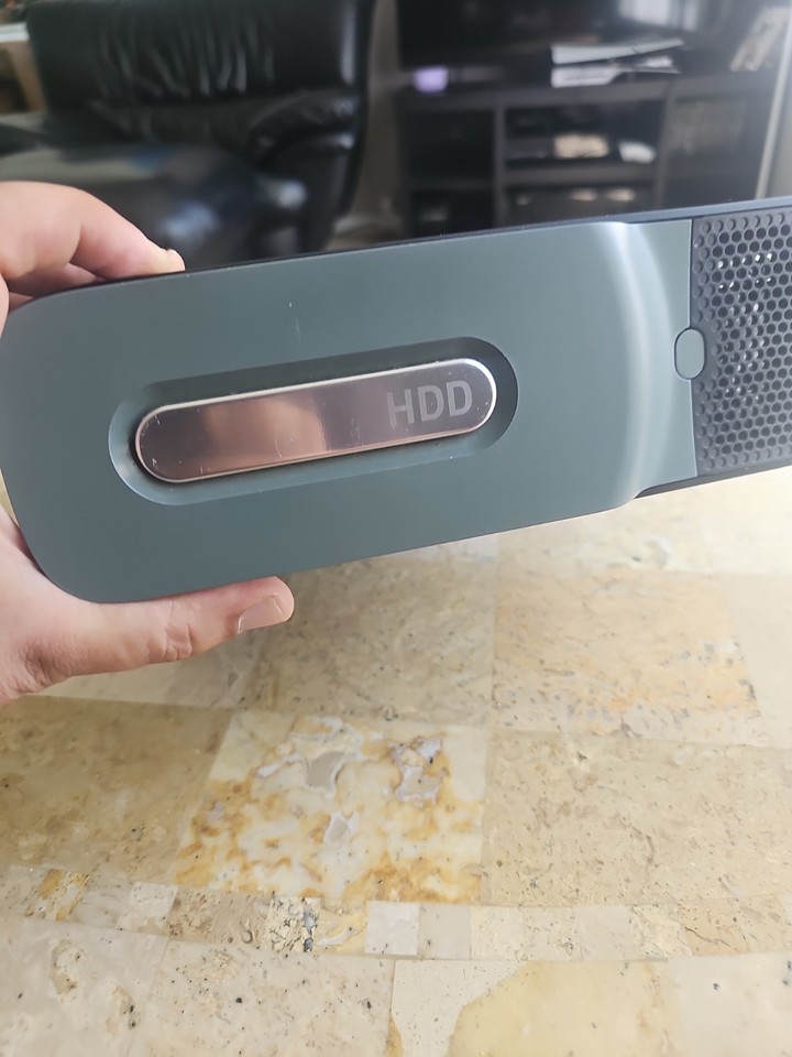Xbox 360 FAT NO POWER ADAPTER,NO AV ADAPTER NO CONTROLLERS TESTED READ ...